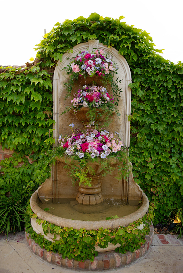 floral fountain photo by Dallas based wedding photographers Aves ...