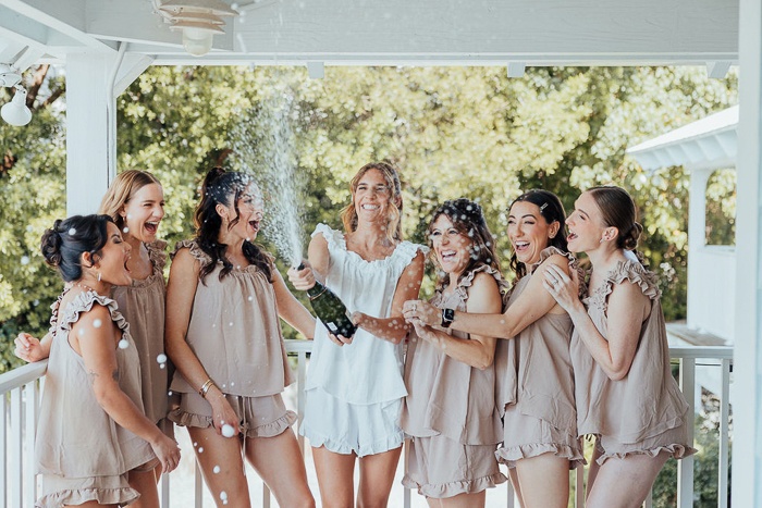 How to Plan a Stress-Free Wedding Getting Ready Timeline | Junebug Weddings